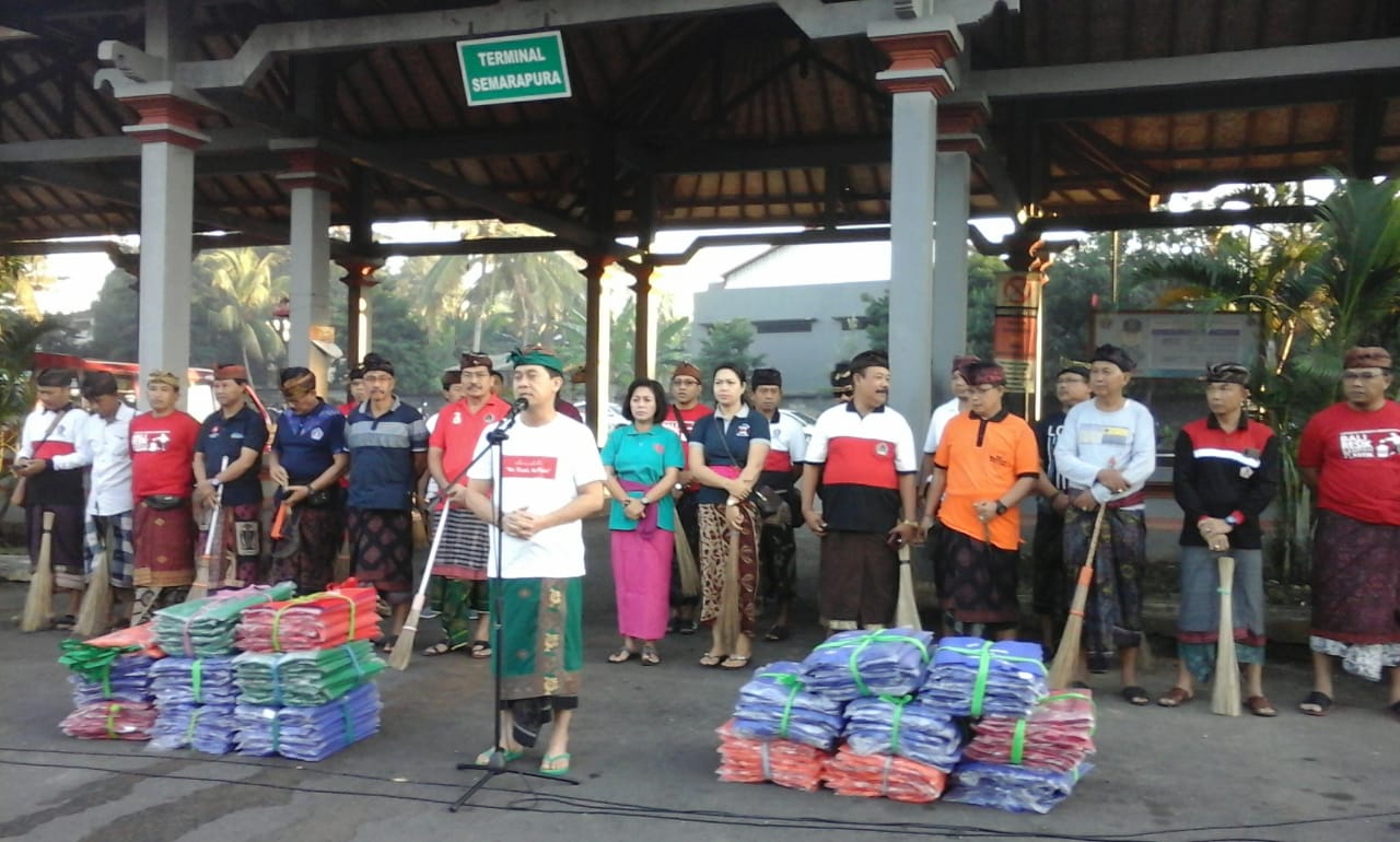 Gerakan Semesta Berencana Bali Resik Sampah Plastik Di Terminal Dan ...