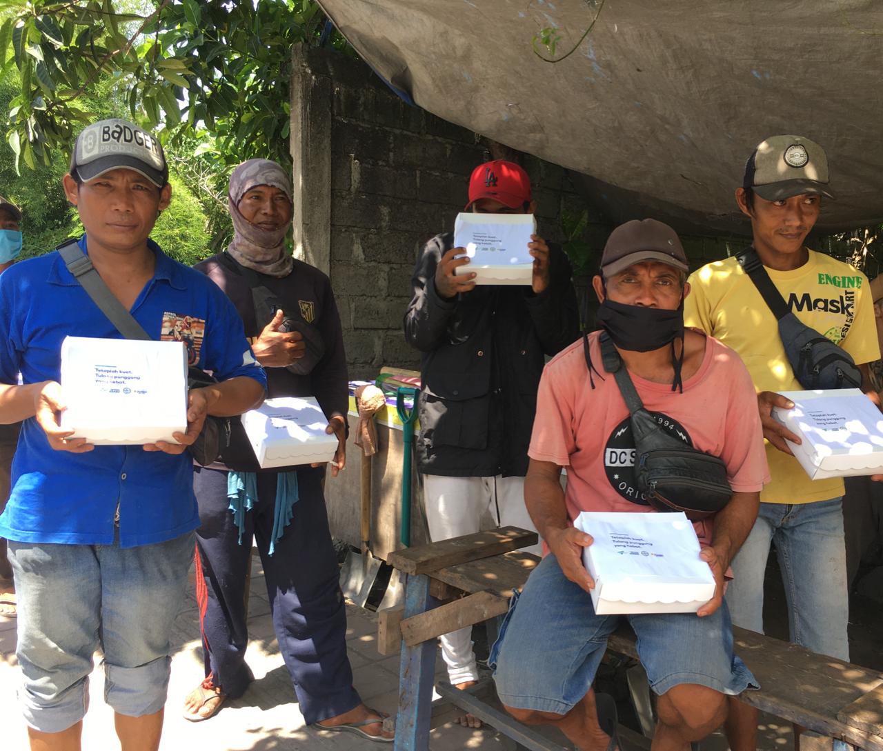Pekerja Kasar dan Buruh Harian Terdampak Pandemik Covid-19 Dapat Paket ...