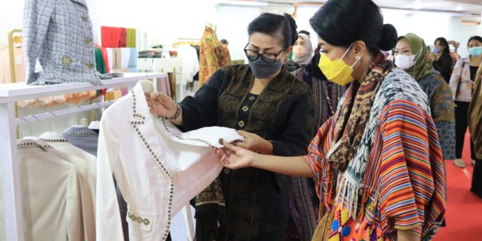 Ny. Putri Koster Dampingi Kunjungan Ketua Umum Dharma Pertiwi Hetty ...