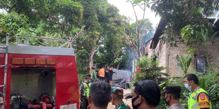 Warga Desa Adat Julah Tersulut Emosi Bakar Rumah dan Kandang Sapi ...